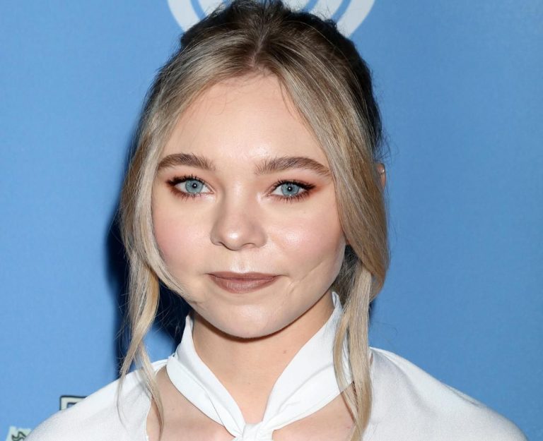 Taylor Hickson - Biography, Height & Life Story | Super Stars Bio