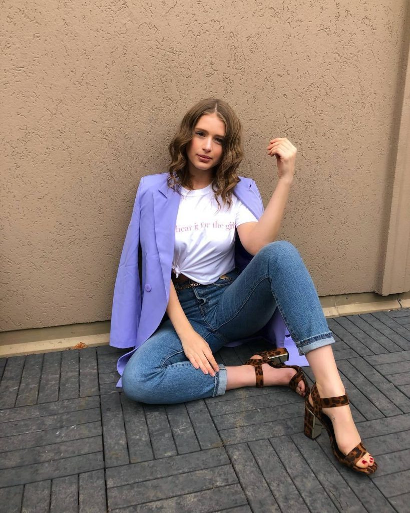 Alexandra Beaton - Biography, Height & Life Story | Super Stars Bio