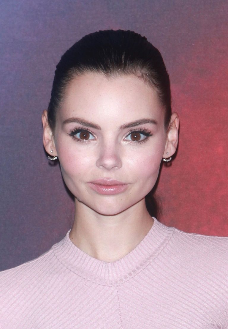 Eline Powell - Biography, Height & Life Story | Super Stars Bio