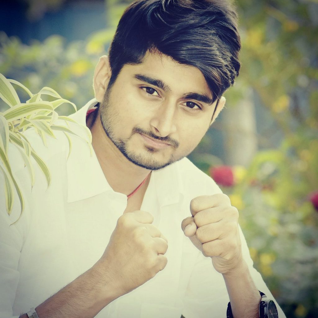 Deepak Thakur - Biography, Height & Life Story | Super Stars Bio