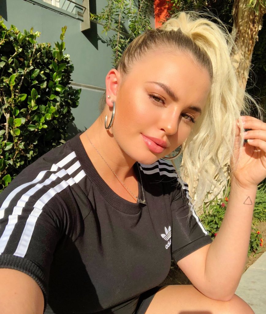 Victoria Baldesarra - Biography, Height & Life Story | Super Stars Bio