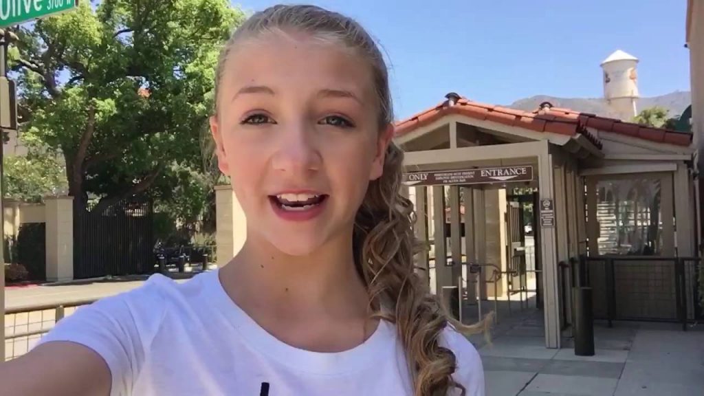 Emma Lyle - Biography, Height & Life Story | Super Stars Bio