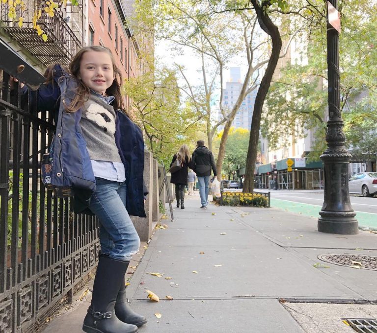 Violet McGraw - Biography, Height & Life Story | Super Stars Bio