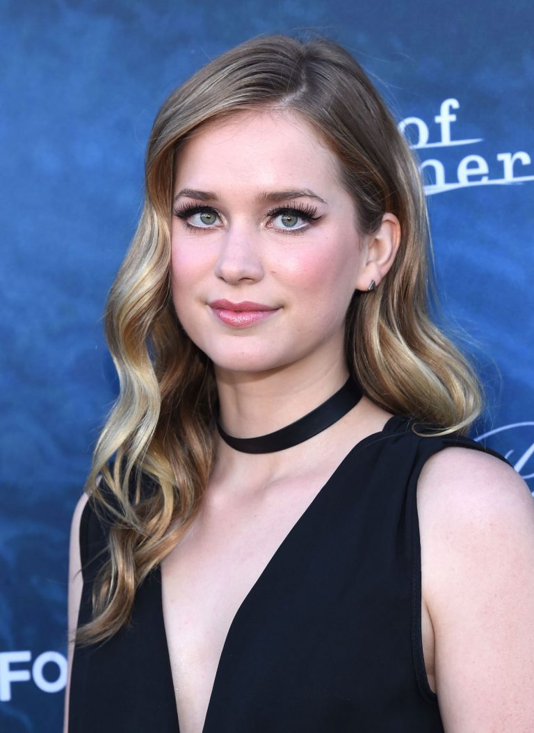 Elizabeth Lail - Biography, Height & Life Story | Super Stars Bio