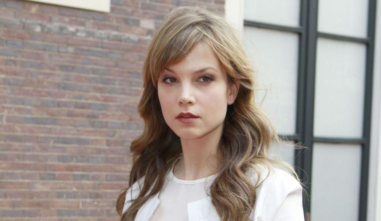 Sylvia Hoeks - Biography, Height & Life Story | Super Stars Bio