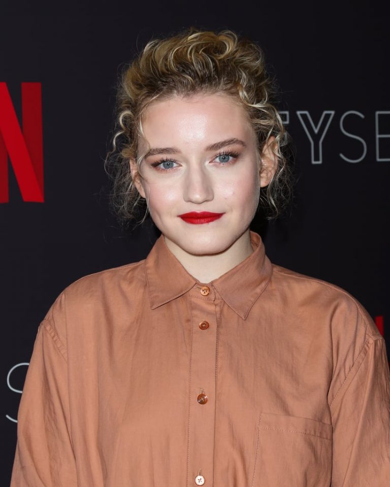Julia Garner - Biography, Height & Life Story | Super Stars Bio