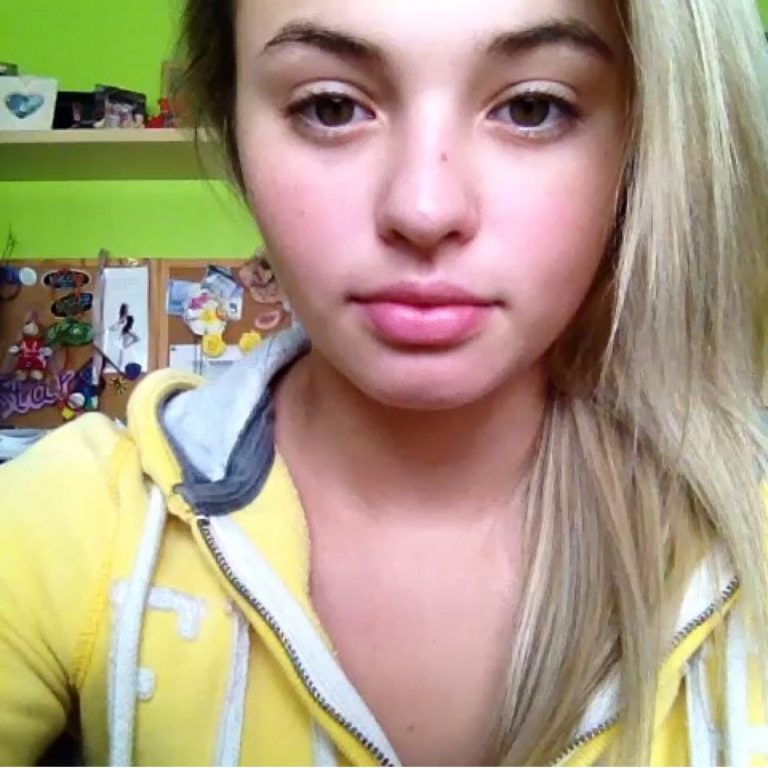 Victoria Baldesarra - Biography, Height & Life Story | Super Stars Bio