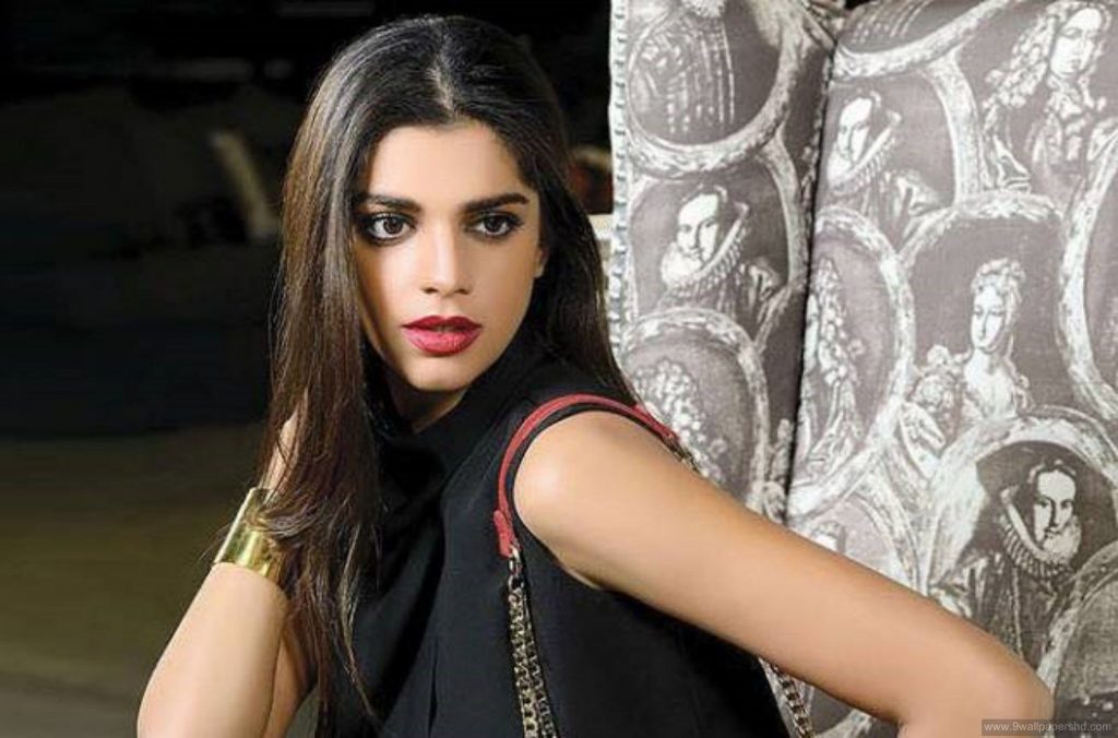 Sanam Saeed - Biography, Height & Life Story | Super Stars Bio