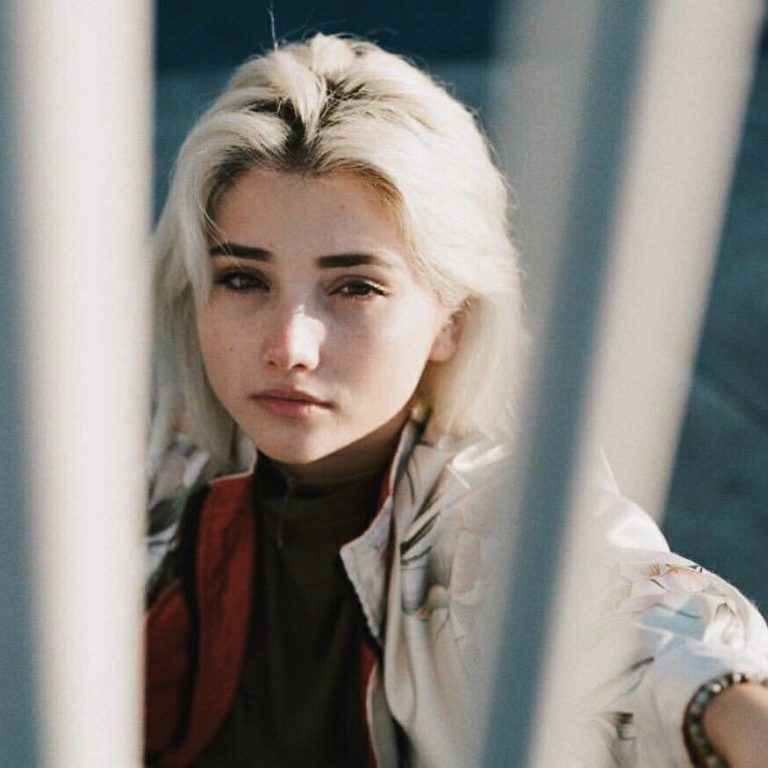 Amanda Arcuri - Biography, Height & Life Story | Super Stars Bio