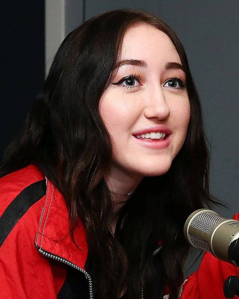 Noah Cyrus - Biography, Height & Life Story | Super Stars Bio