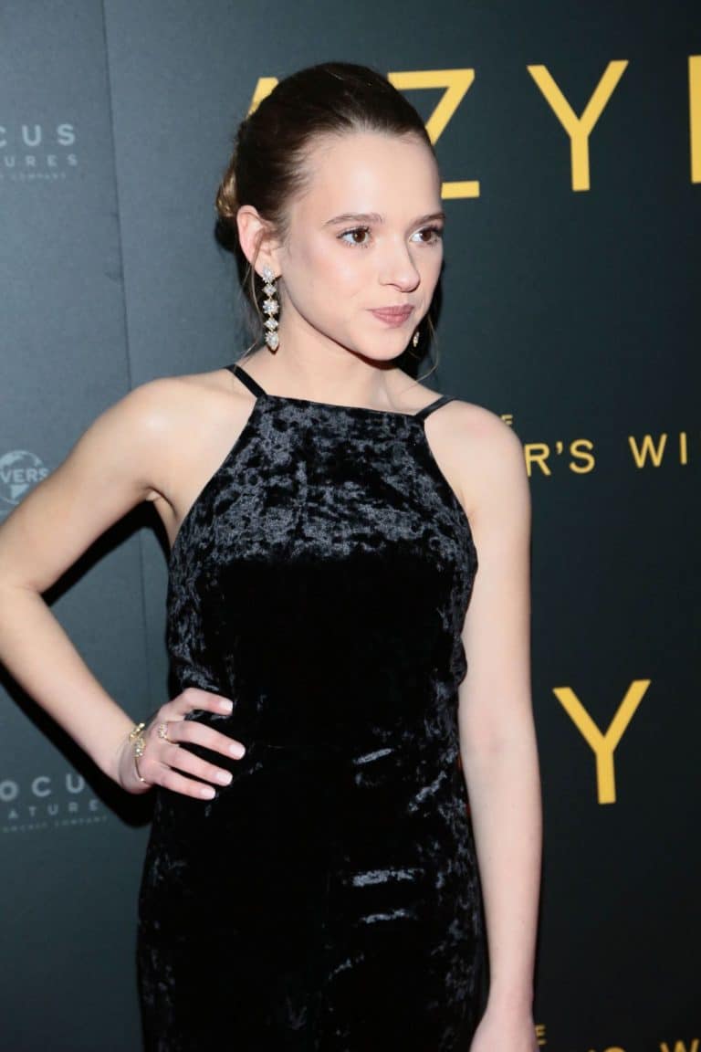 Shira Haas - Biography, Height & Life Story | Super Stars Bio