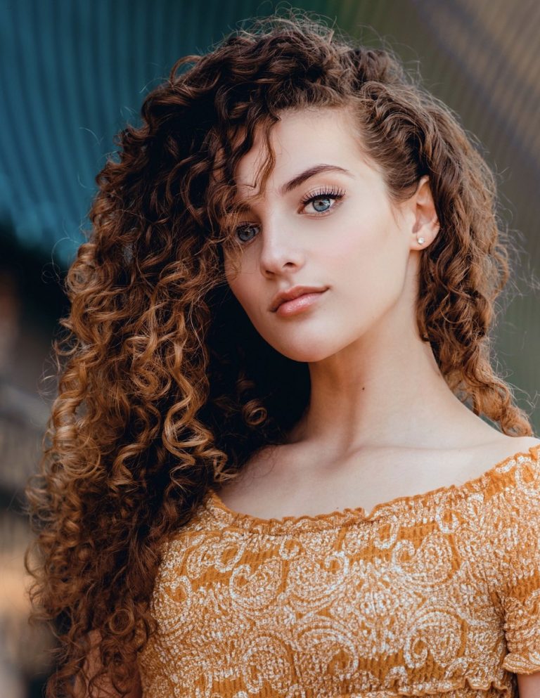 Sofie Dossi - Biography, Height & Life Story | Super Stars Bio