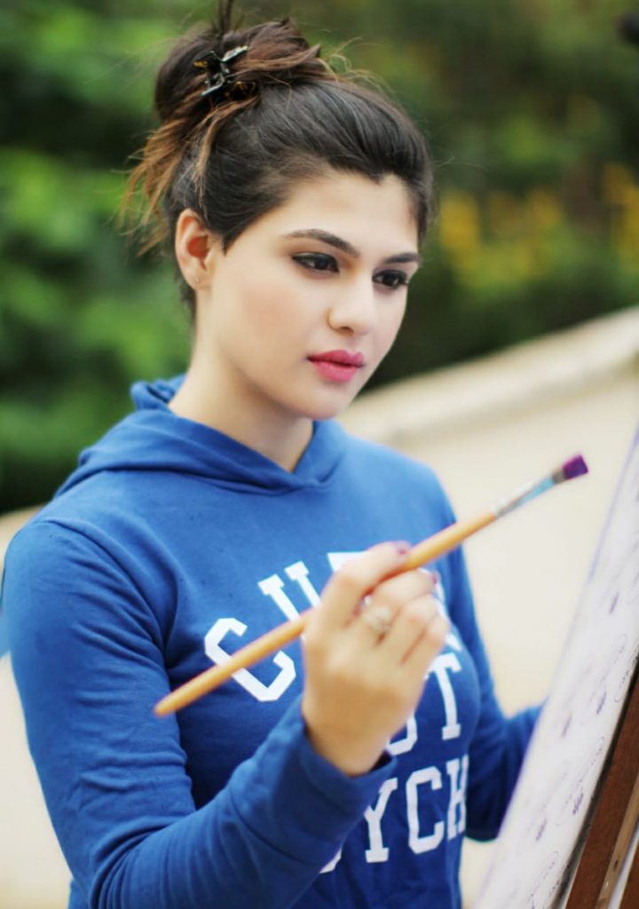 Roshni Wadhwani - Biography, Height & Life Story | Super Stars Bio