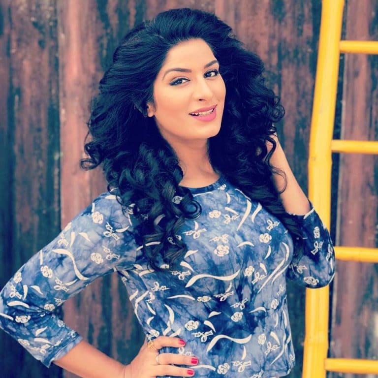 Poonam Dubey - Biography, Height & Life Story | Super Stars Bio