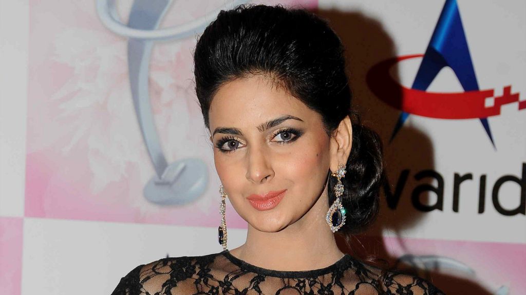 Saba Qamar - Biography, Height & Life Story | Super Stars Bio