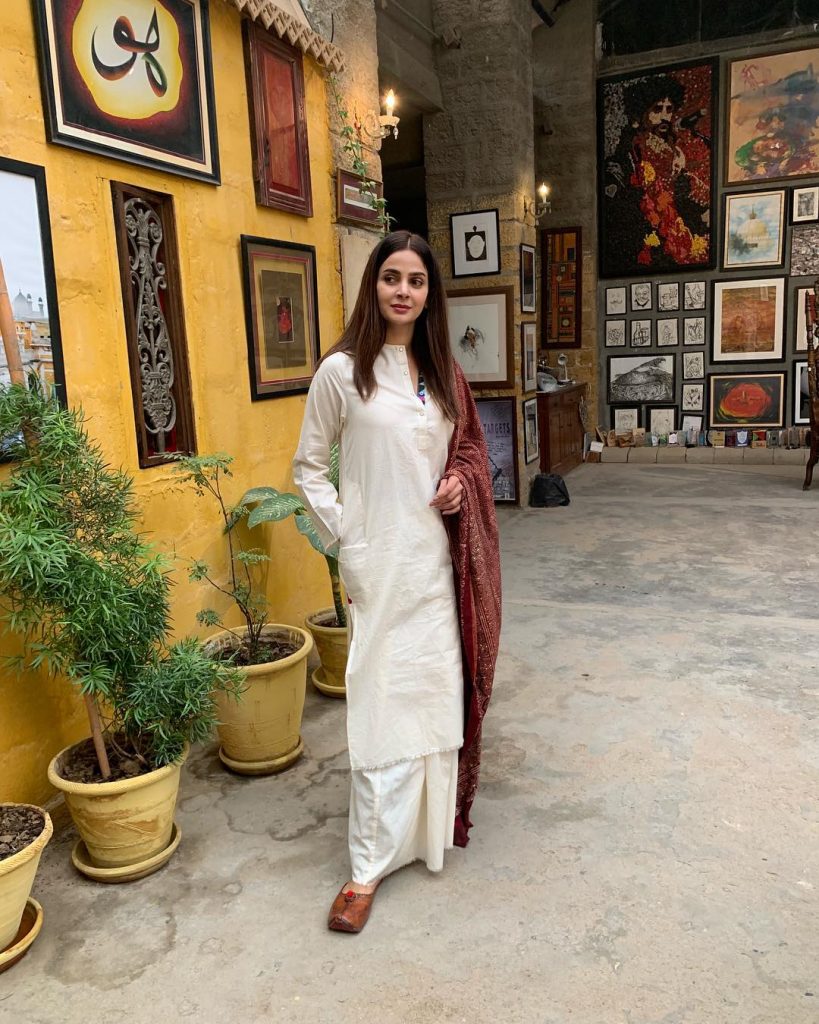 Saba Qamar Height, Age, Bio, Boyfriend, Net worth, Facts - Super Stars Bio