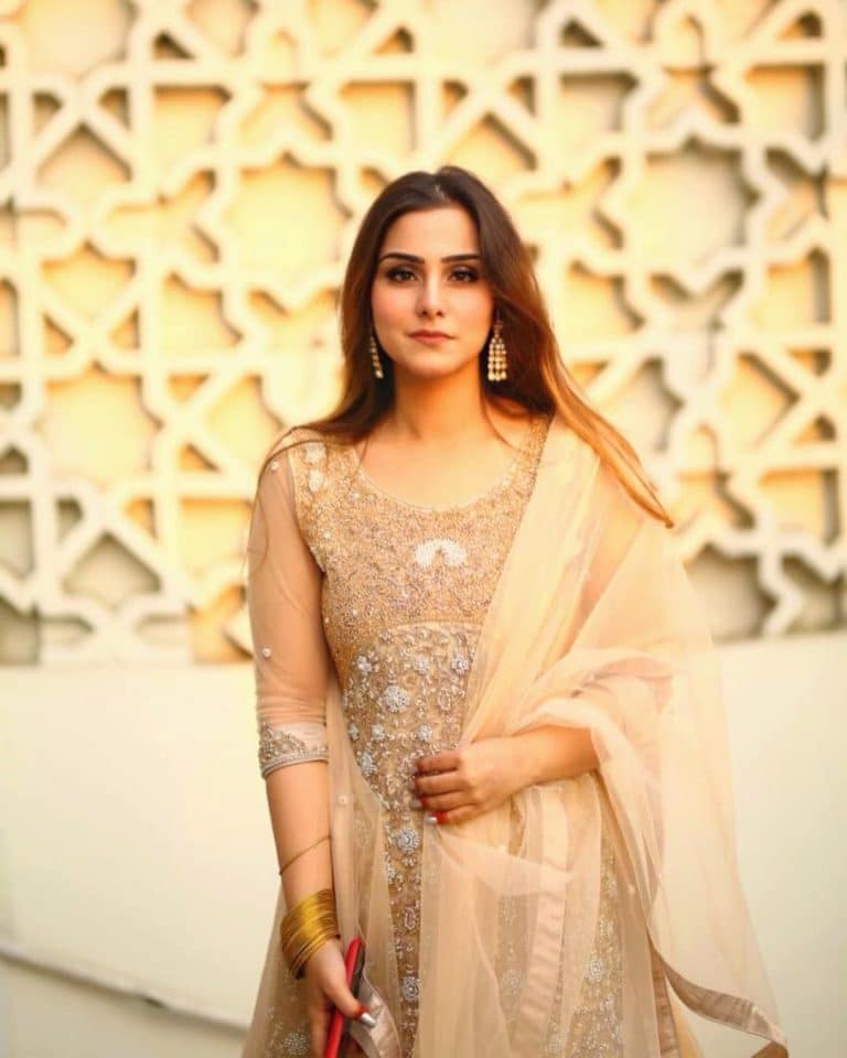 Aima Baig - Biography, Height & Life Story | Super Stars Bio