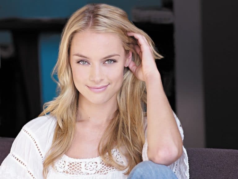 Rachel Skarsten - Biography, Height & Life Story | Super Stars Bio