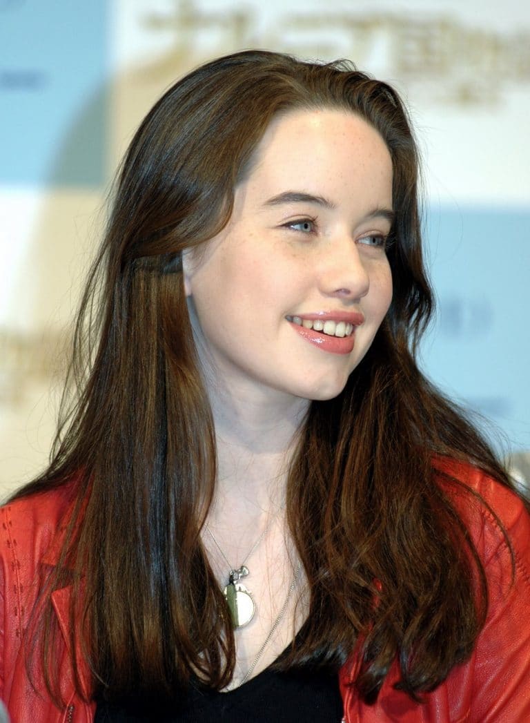 8 Things You Didn't Know About Anna Popplewell - Super Stars Bio