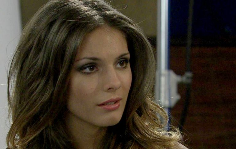 Caitlin Stasey - Biography, Height & Life Story | Super Stars Bio