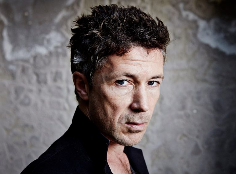 Aidan Gillen - Biography, Height & Life Story | Super Stars Bio