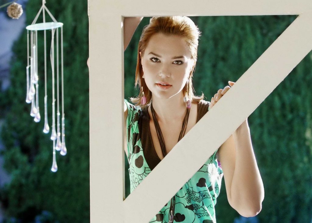 Arielle Kebbel - Biography, Height & Life Story | Super Stars Bio