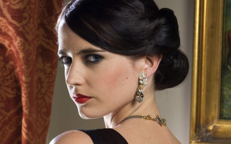 Eva Green - Biography, Height & Life Story | Super Stars Bio