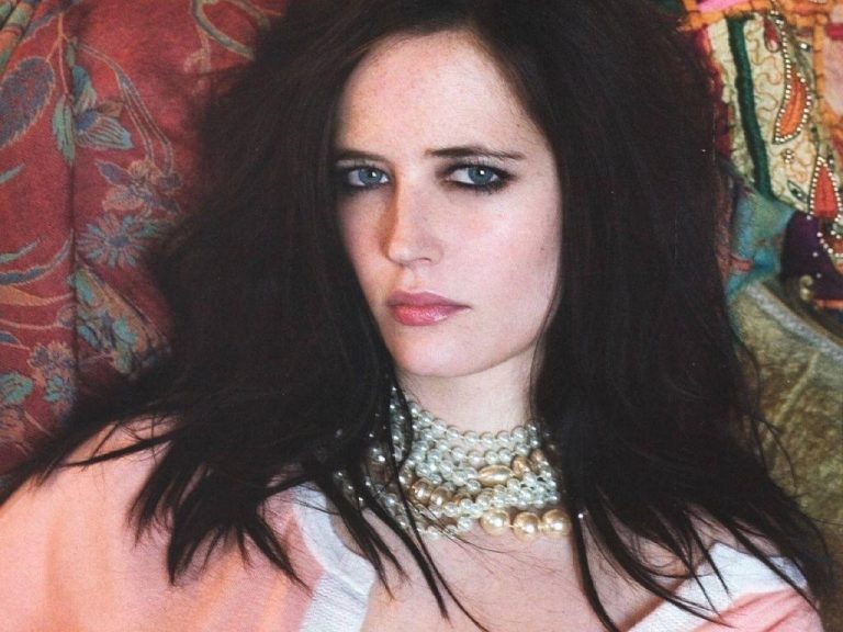 Eva Green - Biography, Height & Life Story | Super Stars Bio
