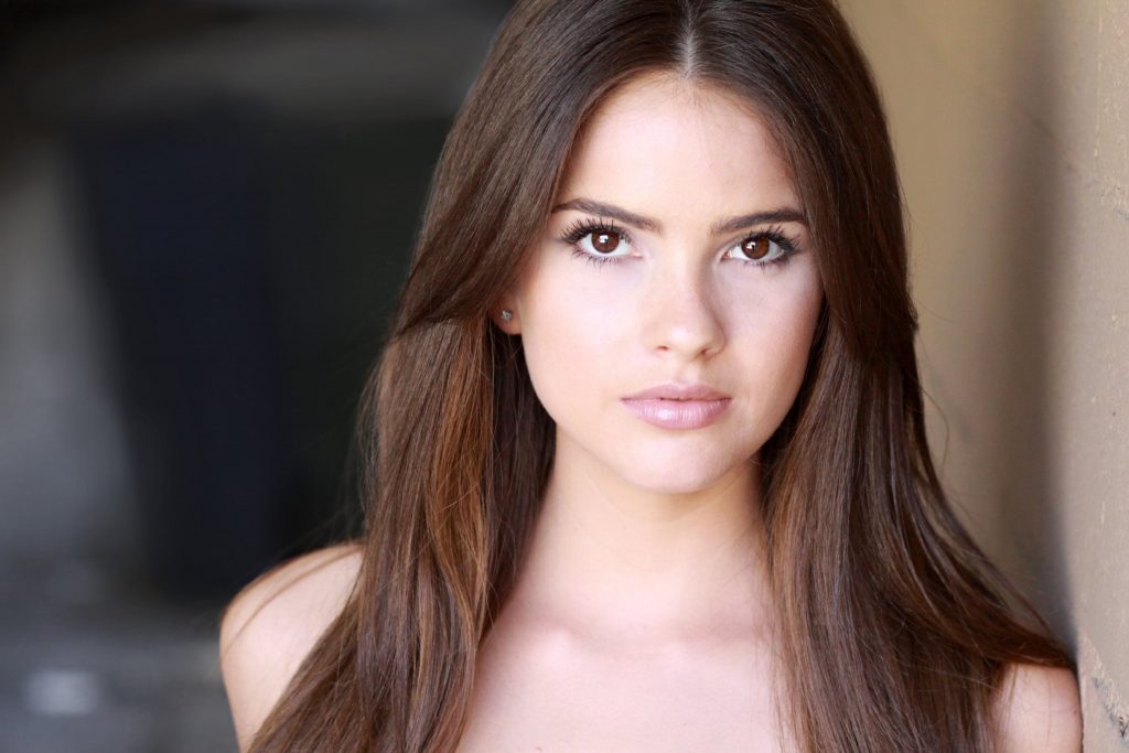 Shelley Hennig - Biography, Height & Life Story | Super Stars Bio