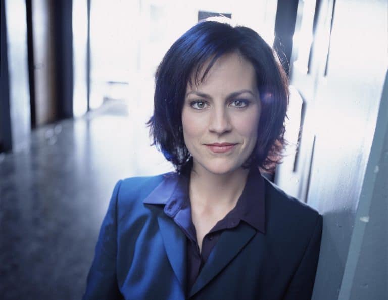 Annabeth Gish - Biography, Height & Life Story | Super Stars Bio