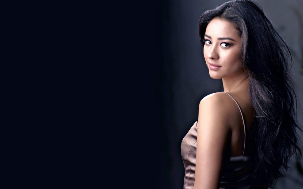 Shay Mitchell - Biography, Height & Life Story | Super Stars Bio