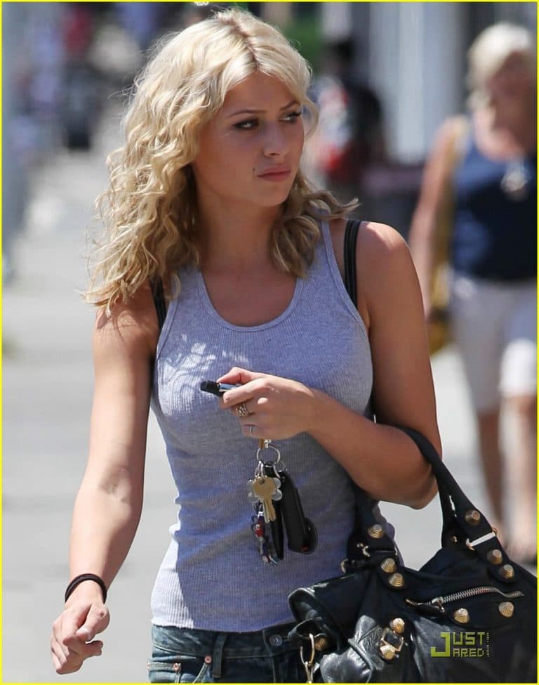 Alyson Michalka - Biography, Height & Life Story | Super Stars Bio