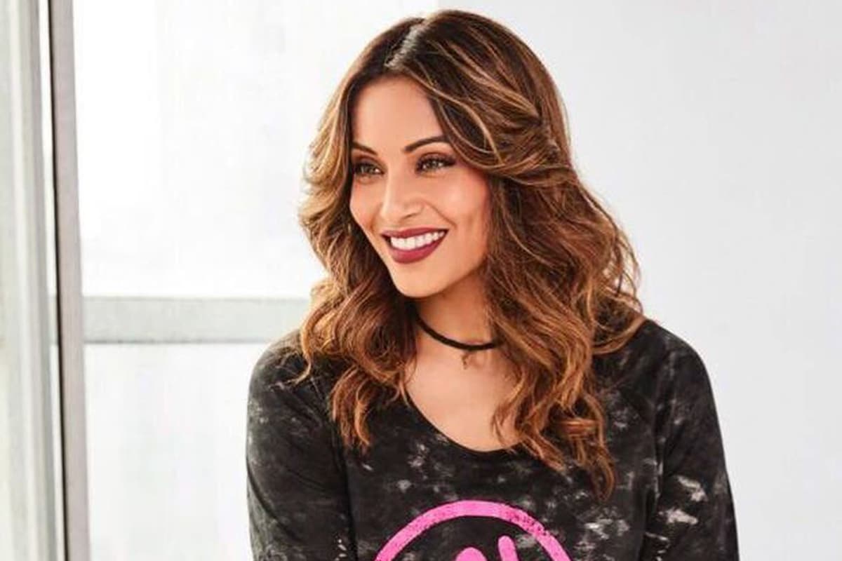 Bipasha Basu completes 18 years in B'wood- Achieved all my dreams ...