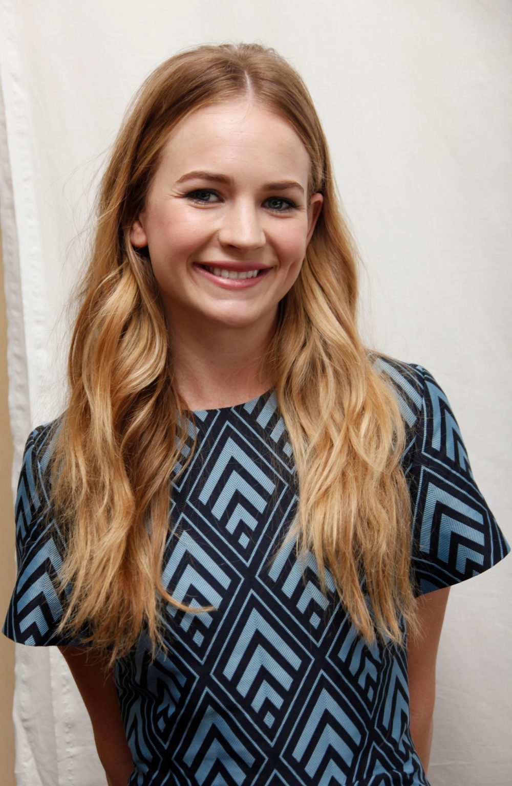 Britt Robertson - Biography, Height & Life Story | Super Stars Bio