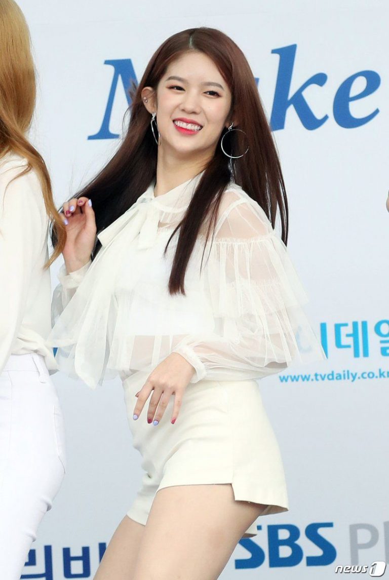 Daisy Momoland - Biography, Height & Life Story | Super Stars Bio