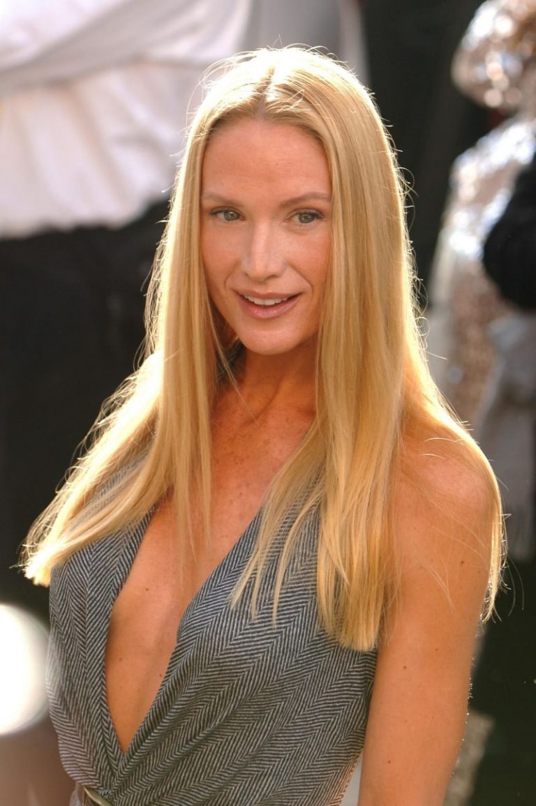 Kelly Lynch - Biography, Height & Life Story | Super Stars Bio