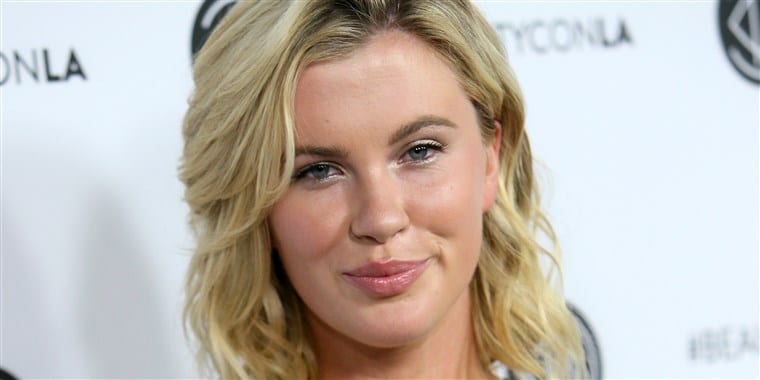 Kim Basinger - Biography, Height & Life Story | Super Stars Bio