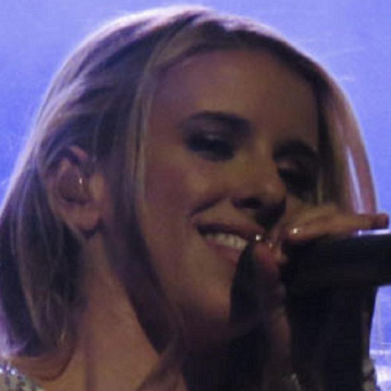 Melissa Schuman - Biography, Height & Life Story | Super Stars Bio