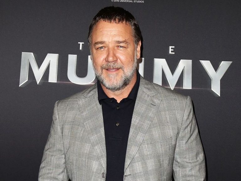 Russell Crowe - Biography, Height & Life Story | Super Stars Bio