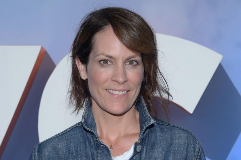 Annabeth Gish - Biography, Height & Life Story | Super Stars Bio