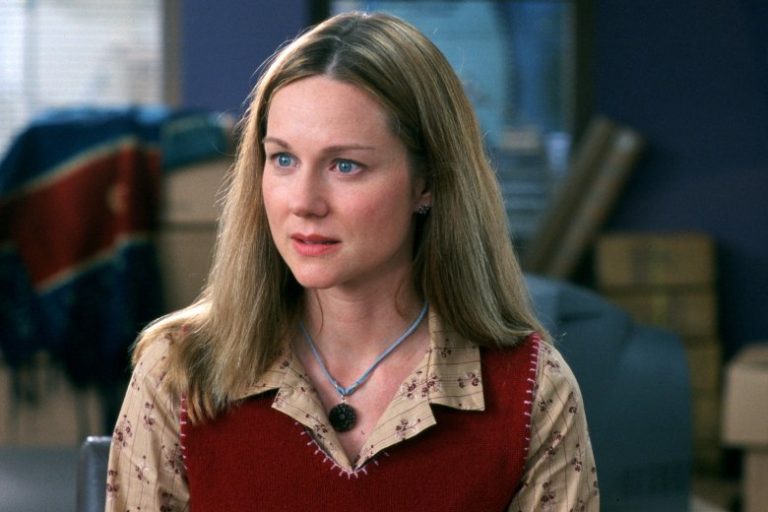 Laura Linney - Biography, Height & Life Story | Super Stars Bio