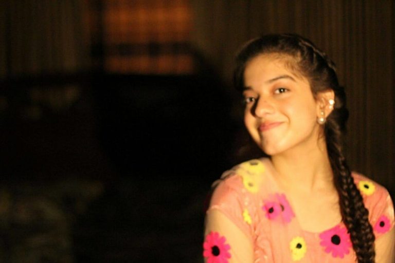 Arisha Razi - Biography, Height & Life Story | Super Stars Bio