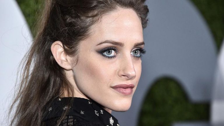Carly Chaikin - Biography, Height & Life Story | Super Stars Bio
