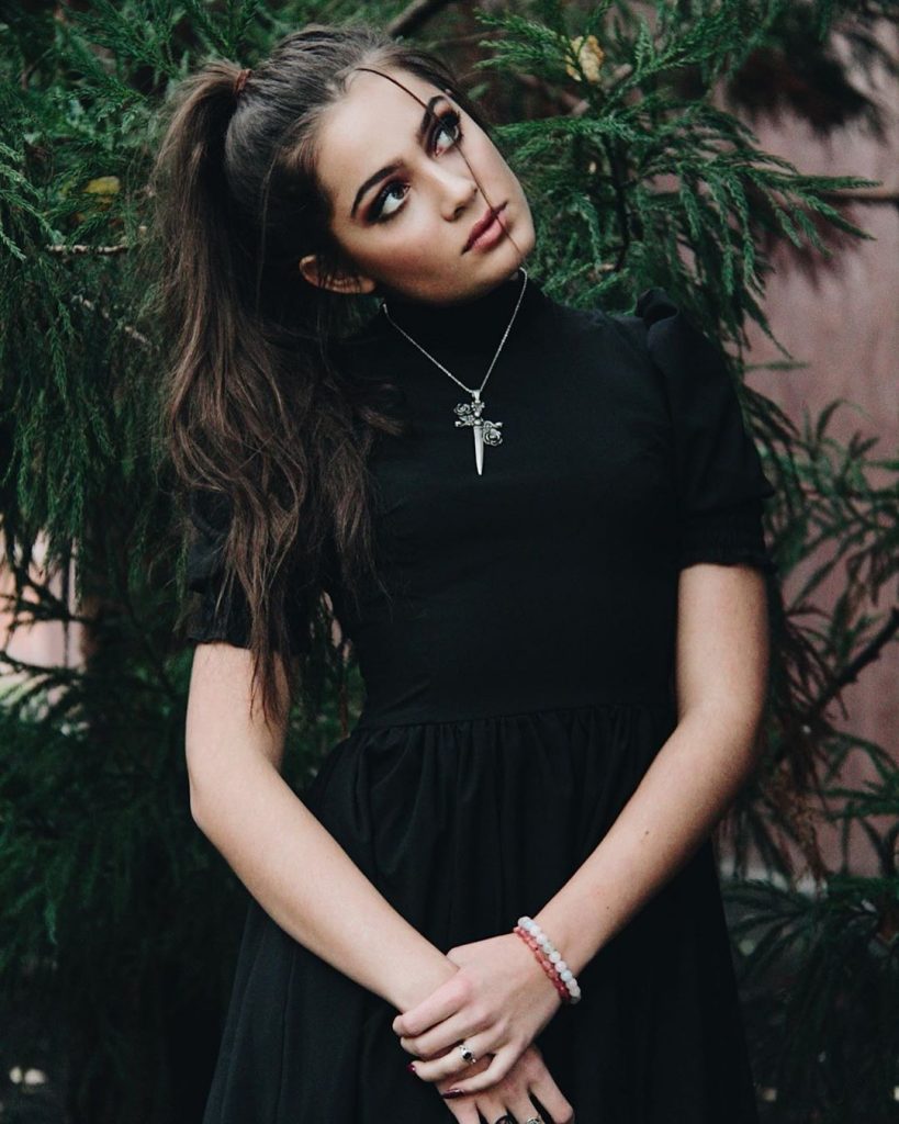 Emmy Perry - Biography, Height & Life Story | Super Stars Bio