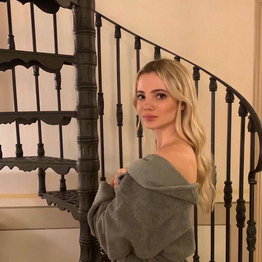 Freya Allan - Biography, Height & Life Story | Super Stars Bio