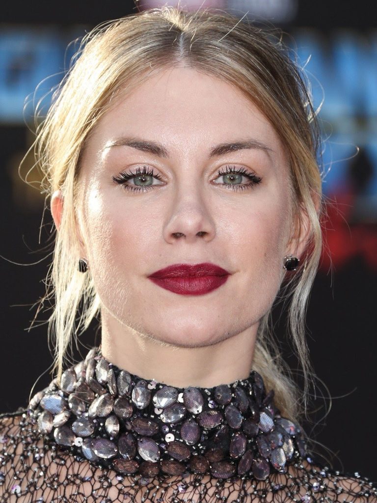 Jennifer Holland - Biography, Height & Life Story | Super Stars Bio