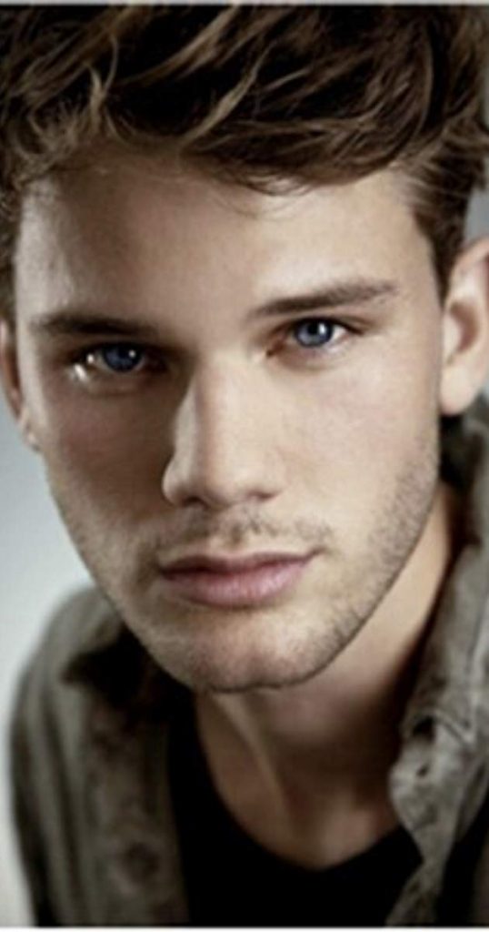 Jeremy Irvine - Biography, Height & Life Story | Super Stars Bio