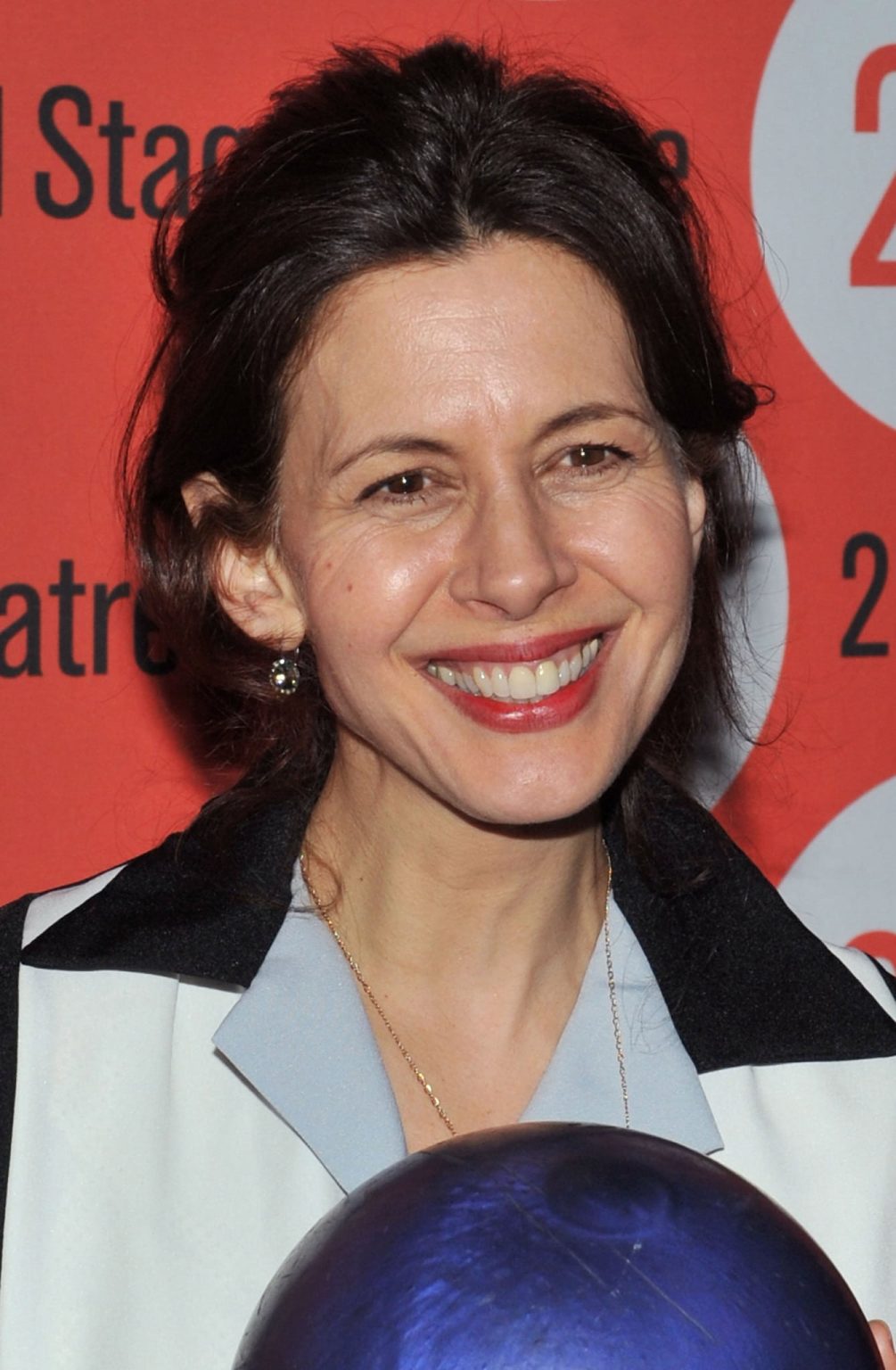 Jessica Hecht - Biography, Height & Life Story | Super Stars Bio