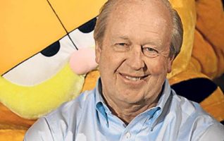 Jim Davis - Biography, Height & Life Story | Super Stars Bio