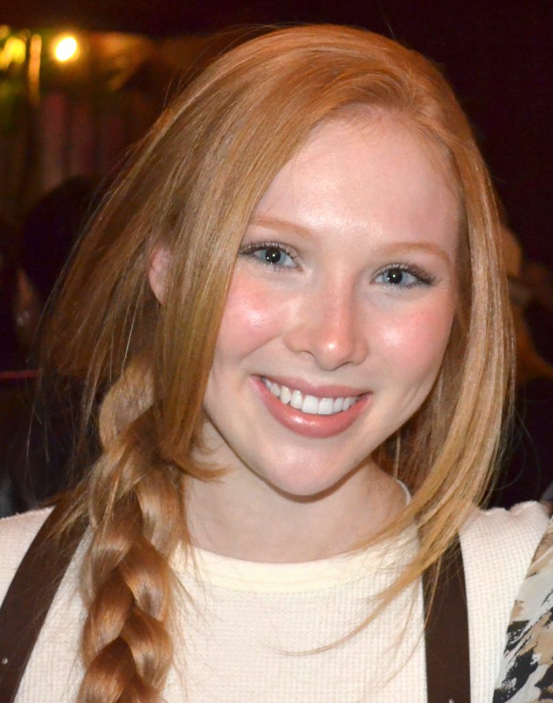 Molly Quinn - Biography, Height & Life Story | Super Stars Bio